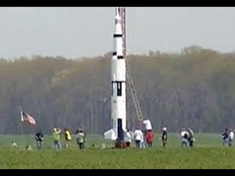 STEVE EVES SATURN V MODEL ROCKET RECORD FLIGHT VIDEO Roy Dawson