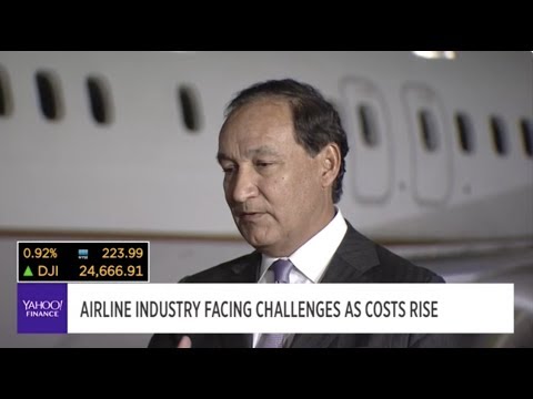 United Airlines CEO Oscar Munoz talks about dealing with a PR crisis