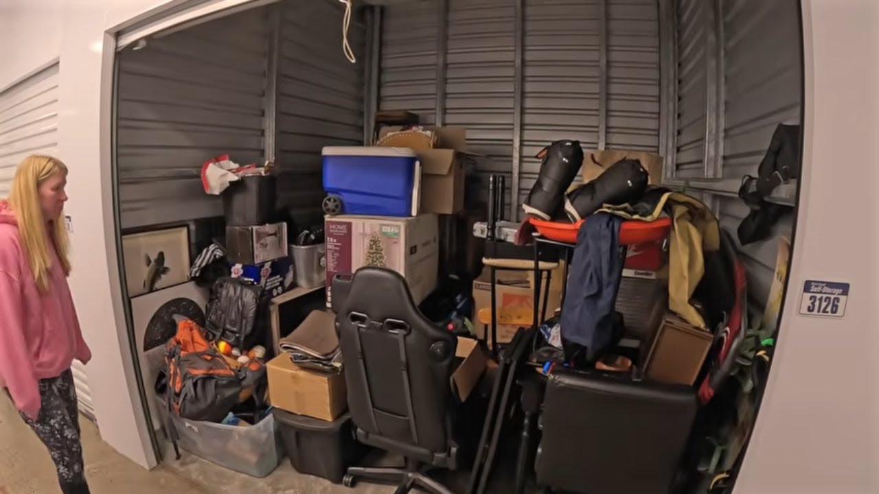 I Bought a CHEAP LEFT BEHIND Storage Unit In Portland Oregon!