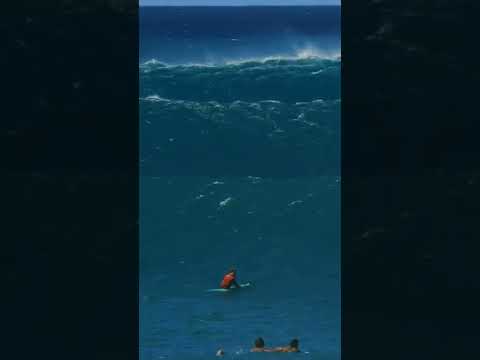 The Mountains of Banzai Pipeline, Hawaii #short #shorts #shortsvideo