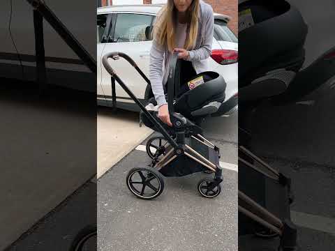 We LOVE this Infant Car Seat 😍 The Cybex Cloud T reclines on the pushchair & the ISOFIX base ✨