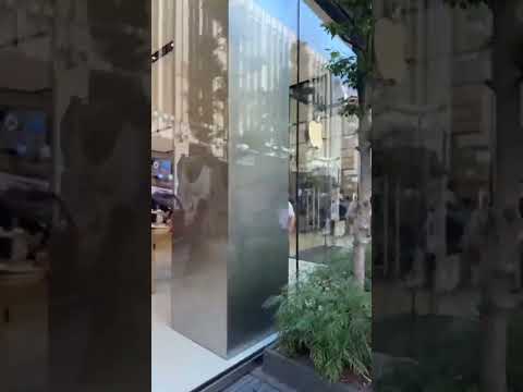 Experience a Japanese Apple Store: Walk Around with an iPhone