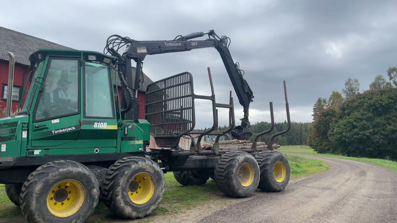 Skotare Timberjack 810B med servicevagn och tillbehör