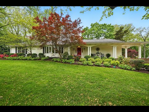 915 Woodshire Lane Saint Louis, MO | CBGundaker.com