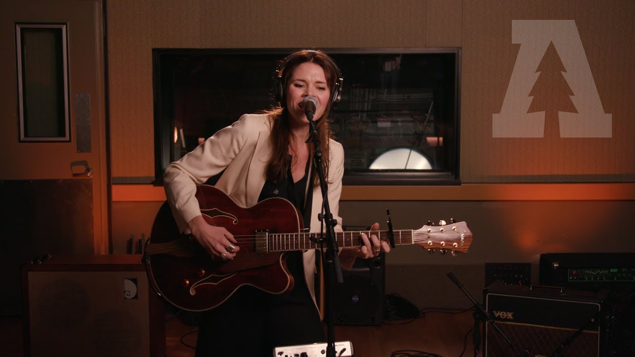 Suzanne Santo - Handshake | Audiotree Live