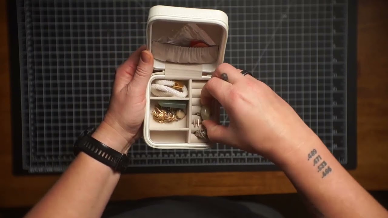 Vlando Small Travel Jewelry Box Organizer Display Case Review