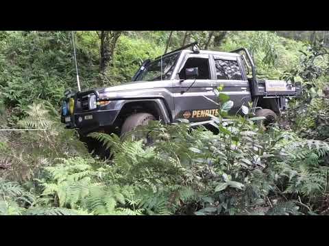 4wd mud tyre review Maxxis Razr MT Landcruiser VDJ79 79seires twin locked on 35 inch tyres