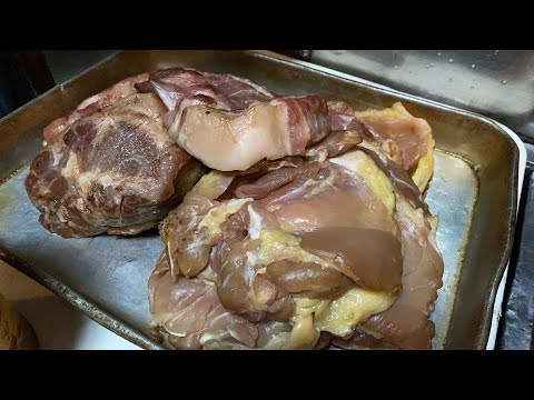 Making a smoked chicken and smoked pork sauce piquant