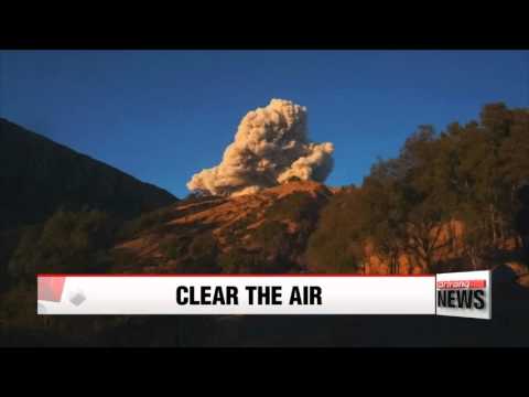 Indonesia′s Bali airport reopens after volcanic ash left many stranded 발리공항 폐쇄