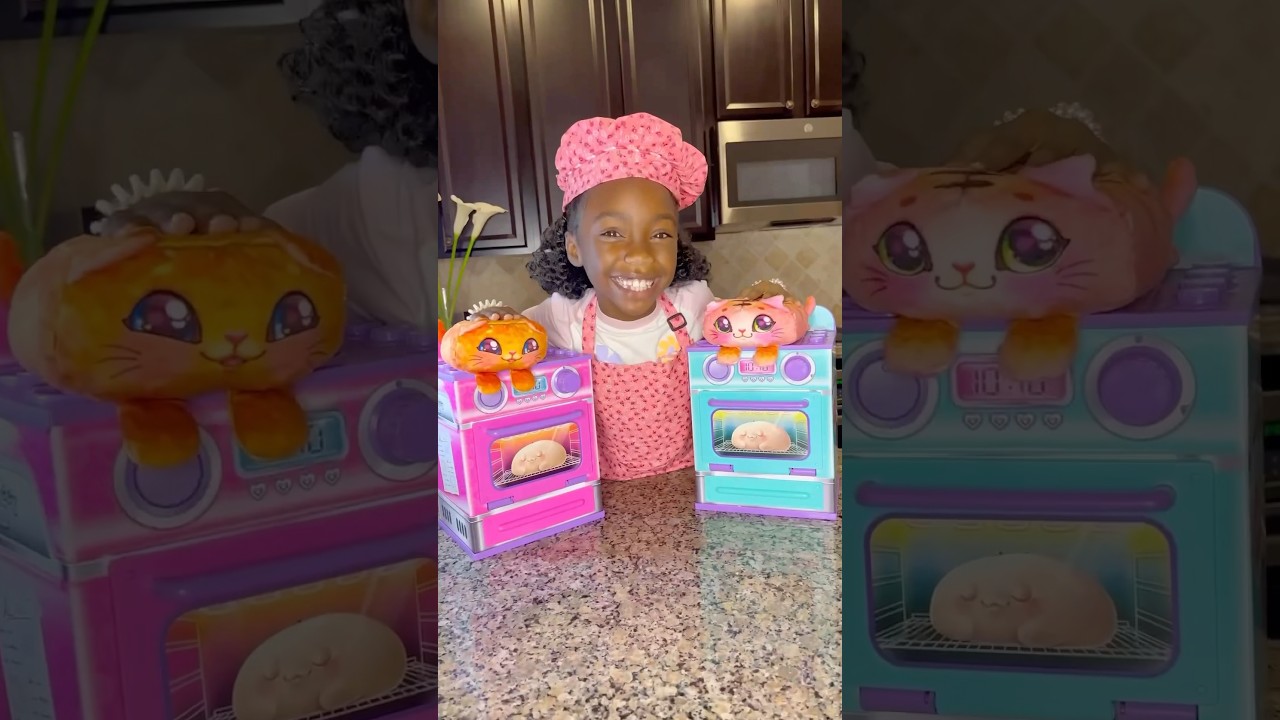 Having fun with my Cookeez Makery Oven Playset! Available at all Major retailers. #sponsored
