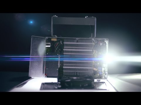 Blind Your Friends and Neighbors With This Ridiculous Homemade Flashlight