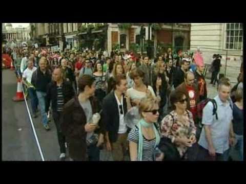 Papal visit: thousands protest against Pope in London