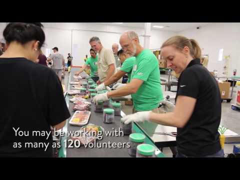 What to Expect When You Volunteer at the Food Bank's Warehouse