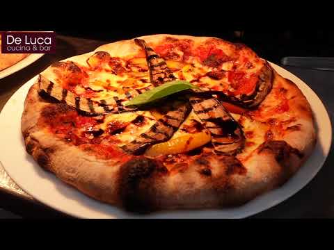 Authentic Neapolitan pizza at De Luca - Pizza Making