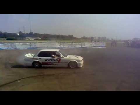 bmw 321i awesome drift.mp4