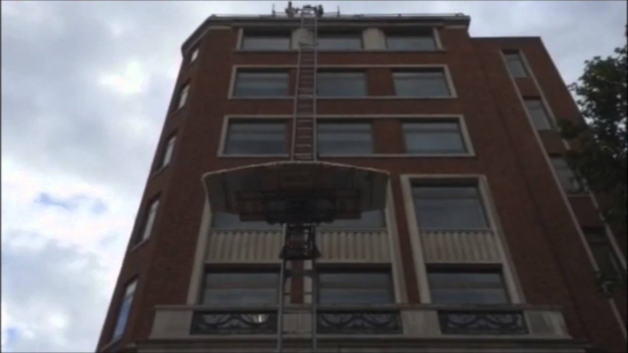 Gerald the GB Movers Furniture Hoist in action