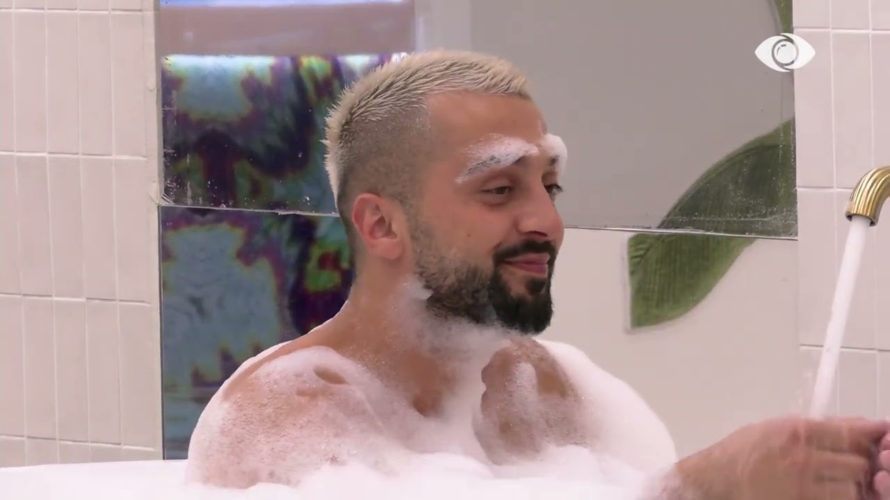 Egli dhe Gjesti përqafohen teksa qëndrojnë bashkë në vaskë – Big Brother VIP 4