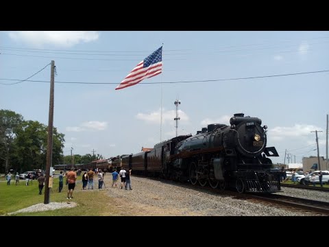 CP #7013/F units!!! CP #2816 leads the SB CPKC 40B at 10mph out of Singer, Louisiana!!!