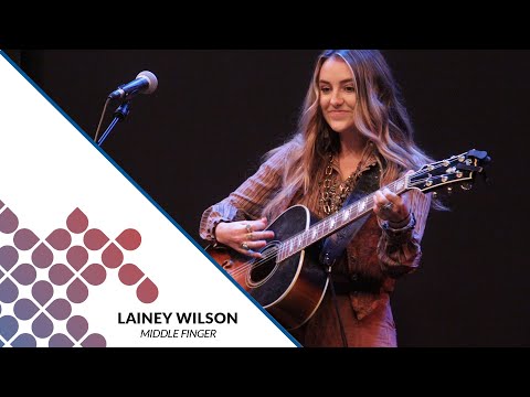 Lainey Wilson - Middle Finger