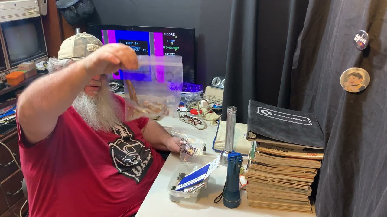 Commodore 64 - Flashlights! - Vic-20 User Guide - C64 Programmers Reference Guide - Episode 1265