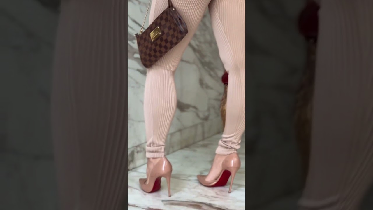 calça feminina canelada 3D cintura alta empina bumbum