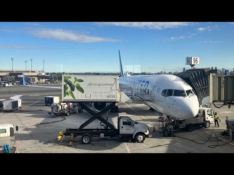 Is it safe to fly into Newark Liberty in 2025? United airlines UA567 landing (N14106, B752, SFO-EWR)