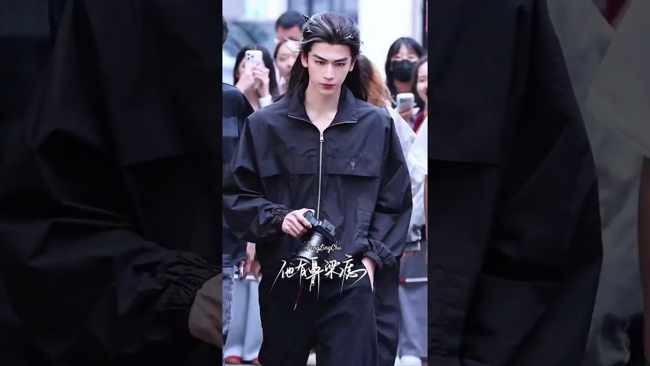 4.20 | Xiao Li already Make Up, your hair is still full of pins 😍 #zhanglinghe #guiluan #reuters