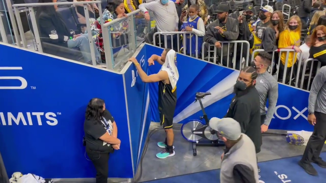 Courtside seating GSW