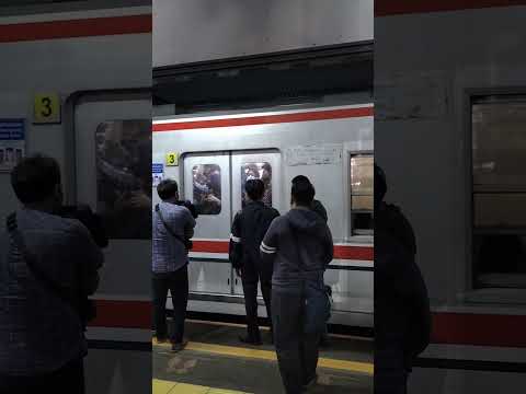 KRL COMMUTER LINE BOGOR//ANKER ROKER//STASIUN CAWANG//hendrikyoto #shorts