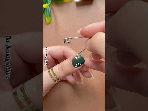 💅💚Easy simple flower nail art design #nailart2025 #shorts #shortvideo