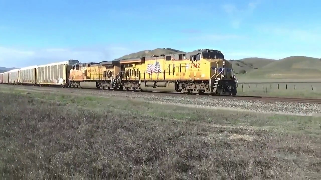 UP 7942 empty autoracks south [HD]