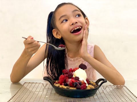 Berry Cookie A la Mode - The Best Dessert Ever!!!