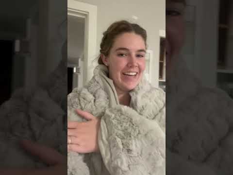 UGG 25518 Amanda Extra Long Cozy Faux Fur Throw Blanket Review