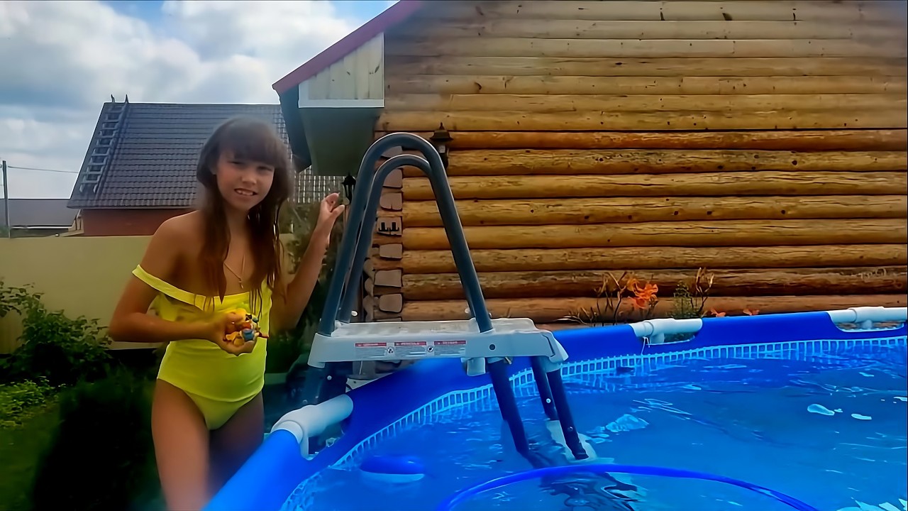 Brincadeira na Piscina Com Minha Irma na Tarde - Pool Challenge #53