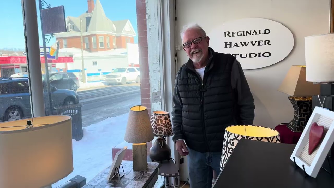 NO GARDENING TODAY HELPING THE ARTIST.👨‍🎨