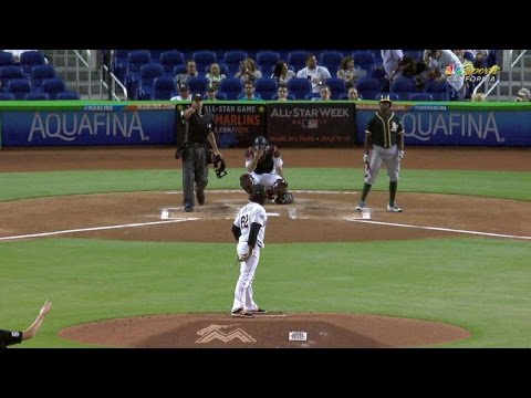 OAK@MIA: Alonso score a run on a bases-loaded balk