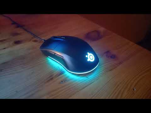 Mans Gaming Setaps ar jaunu datora klavieturu un jaunu datoru peli spelem steelseries rival3