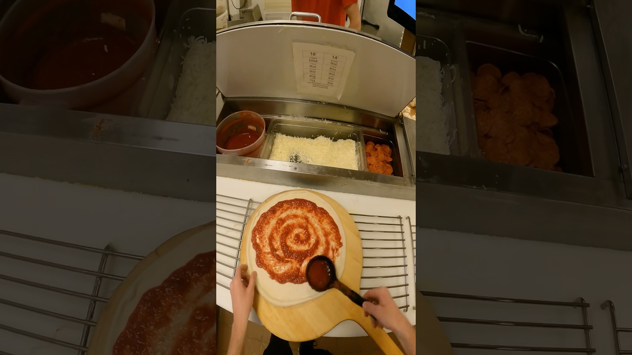 How to Make a Perfect Hawaiian Pizza - Cooking POV