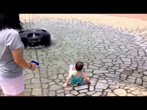 A Day at the Splash Park | Foreign Dad in Japan