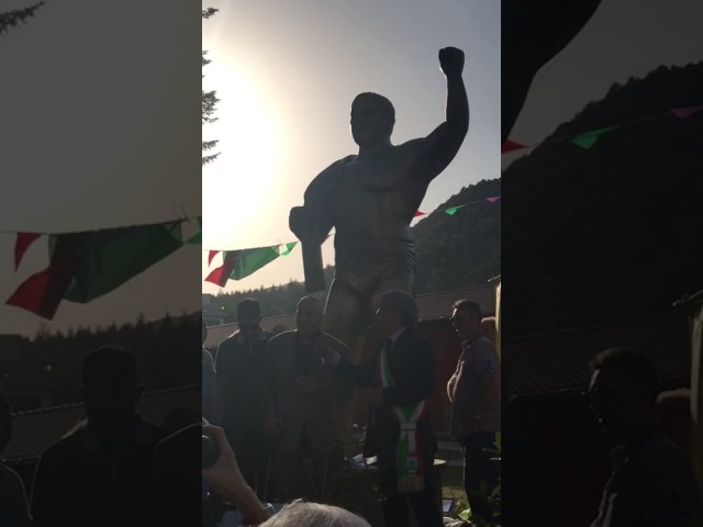 WWE News: 10 foot tall statue erected in WWE Legend's honour