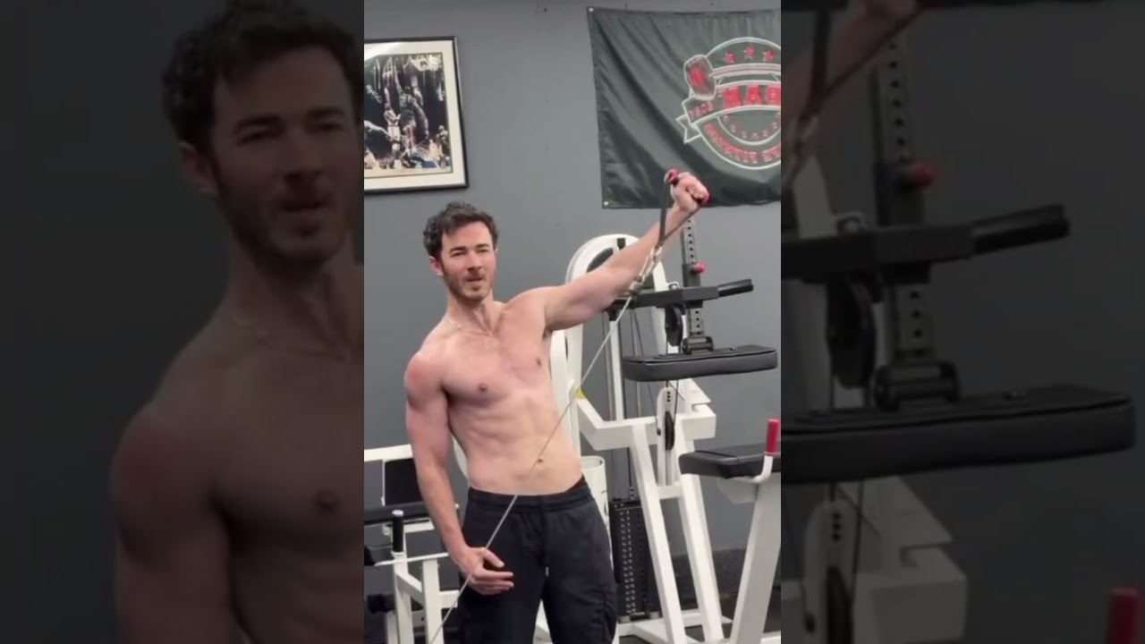 Kevin Jonas 🔥 SHIRTLESS Workout Routine | Insane Abs #KevinJonas #ShirtlessWorkout #fitness