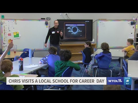 Meteorologist Chris Vickers visits local school for career day