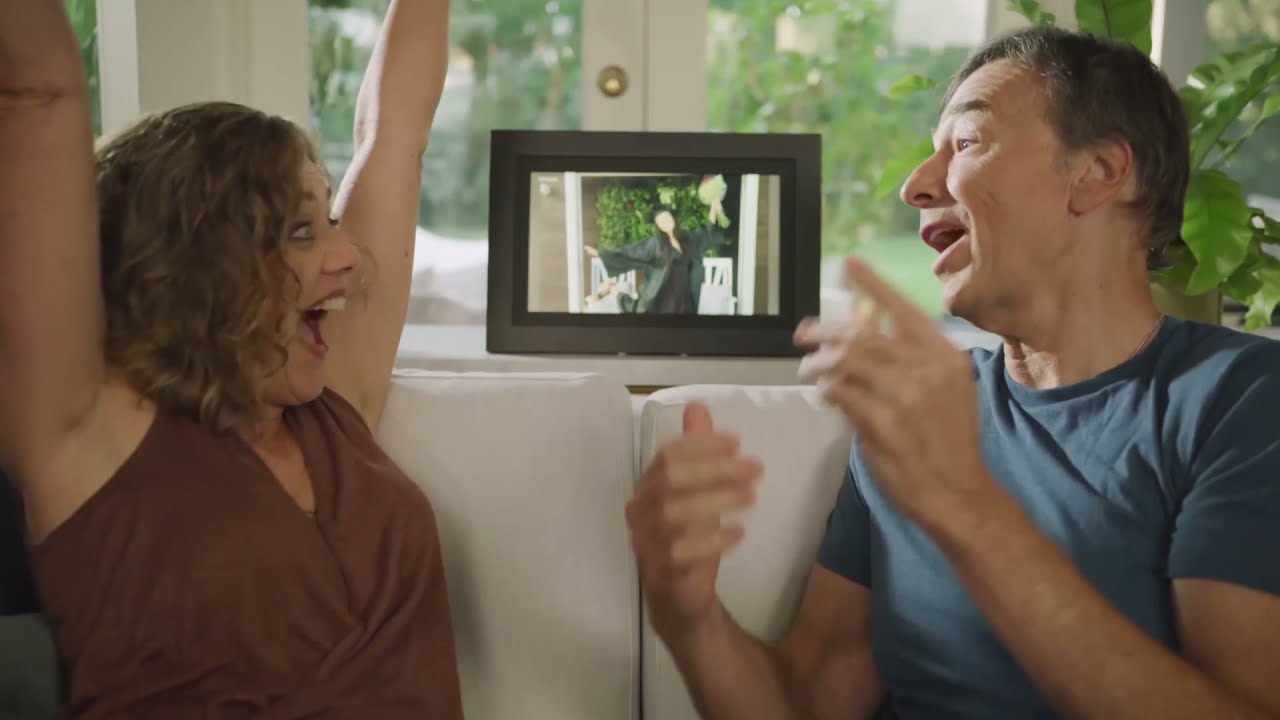 PhotoShare WiFi Smart Digital Picture Frame - Simply Smart Home