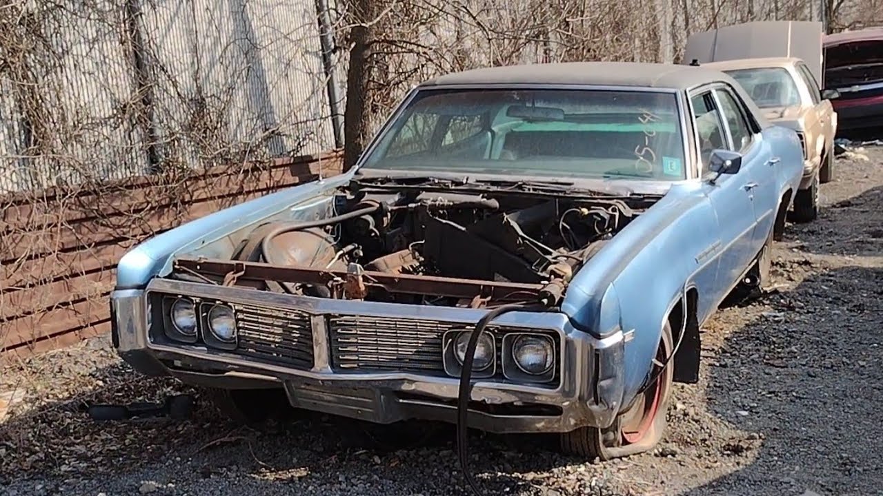 Buick LeSabre 1969? Junkyard find salvage yard rust bucket
