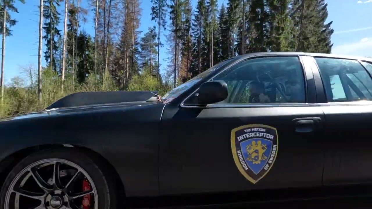 Ford Crown Victoria With a V12 Tank Engine Is Such a Tease - autoevolution