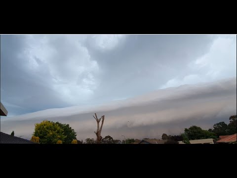 Weird Melbourne Shelf Cloud Storm!