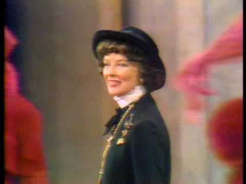 Katharine Hepburn Cantant In Fernem Land