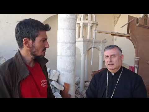 Entretien avec Mgr Yskendar dans l'église détruite de Derdghaiya
