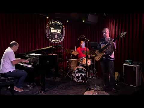 Vicente's Song. MS Tipples Jazz Club In San Francisco. A. DEL VALLE Trio.