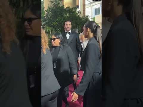 Tom Pelphrey and Kaley Cuoco looked so cute holding hands 82nd Annual Golden Globes
